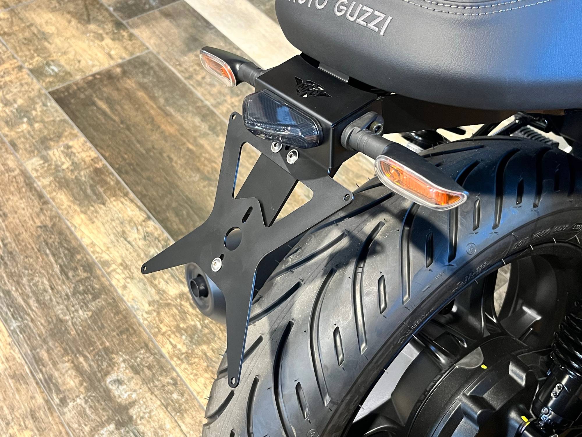 Porta targa V7 850 | MILLEPERCENTO - concessionaria ufficiale Moto Guzzi